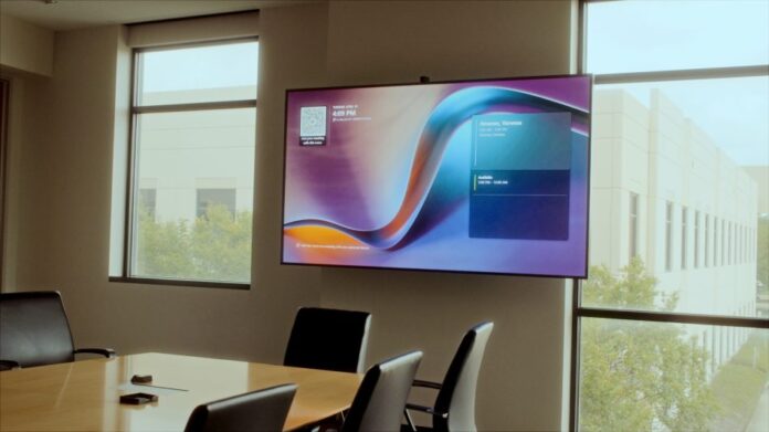 How Samsung Digital Signage Transformed Communication at Envoy Air