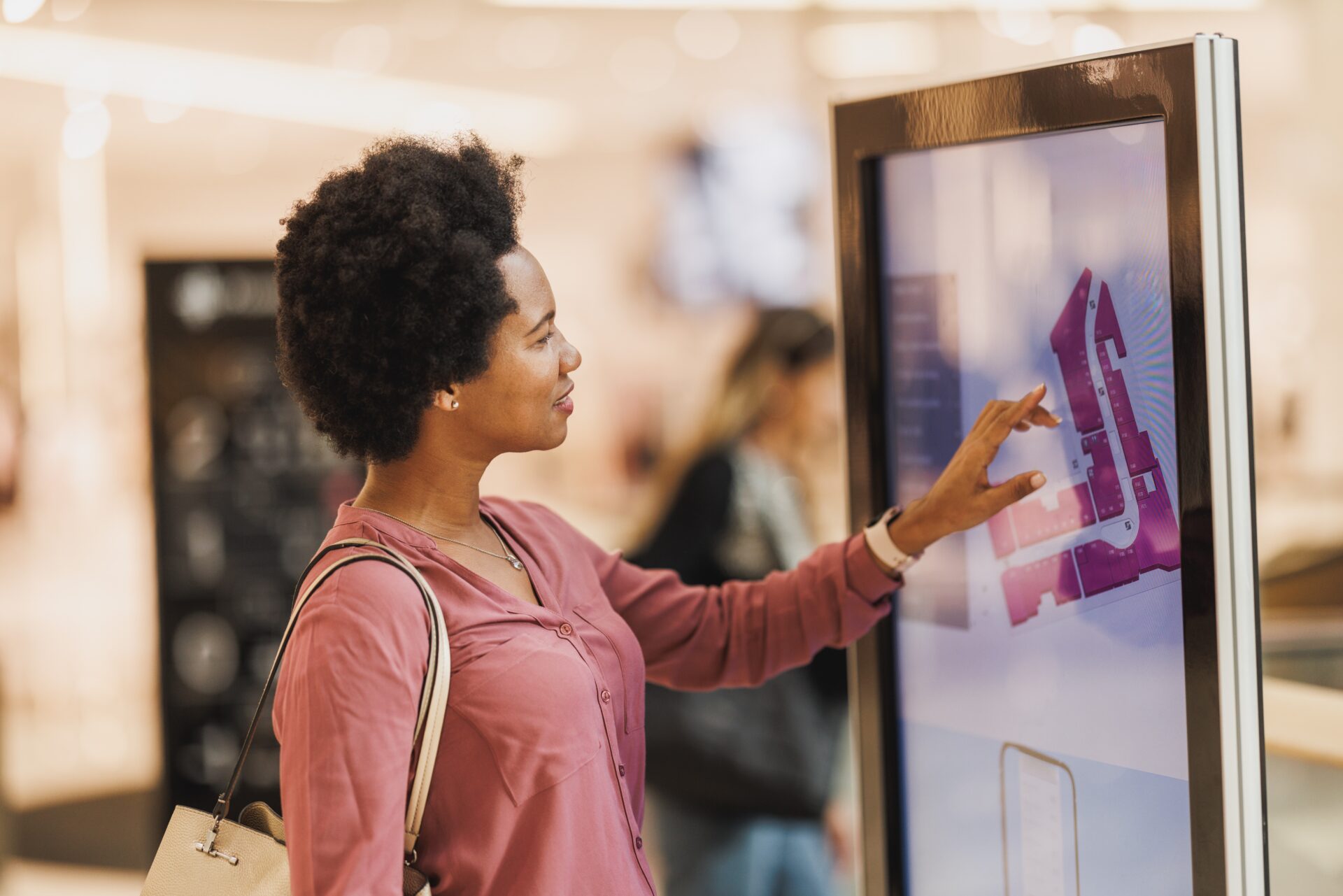 Digital Signage Content That Doesn’t Get Ignored in Retail Environments